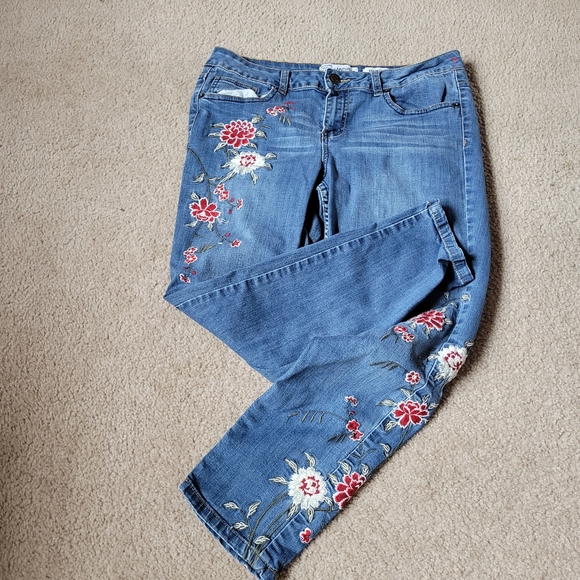 Sandpiper | Jeans | Sandpiper High Rise Floral Embroidered Capris ...